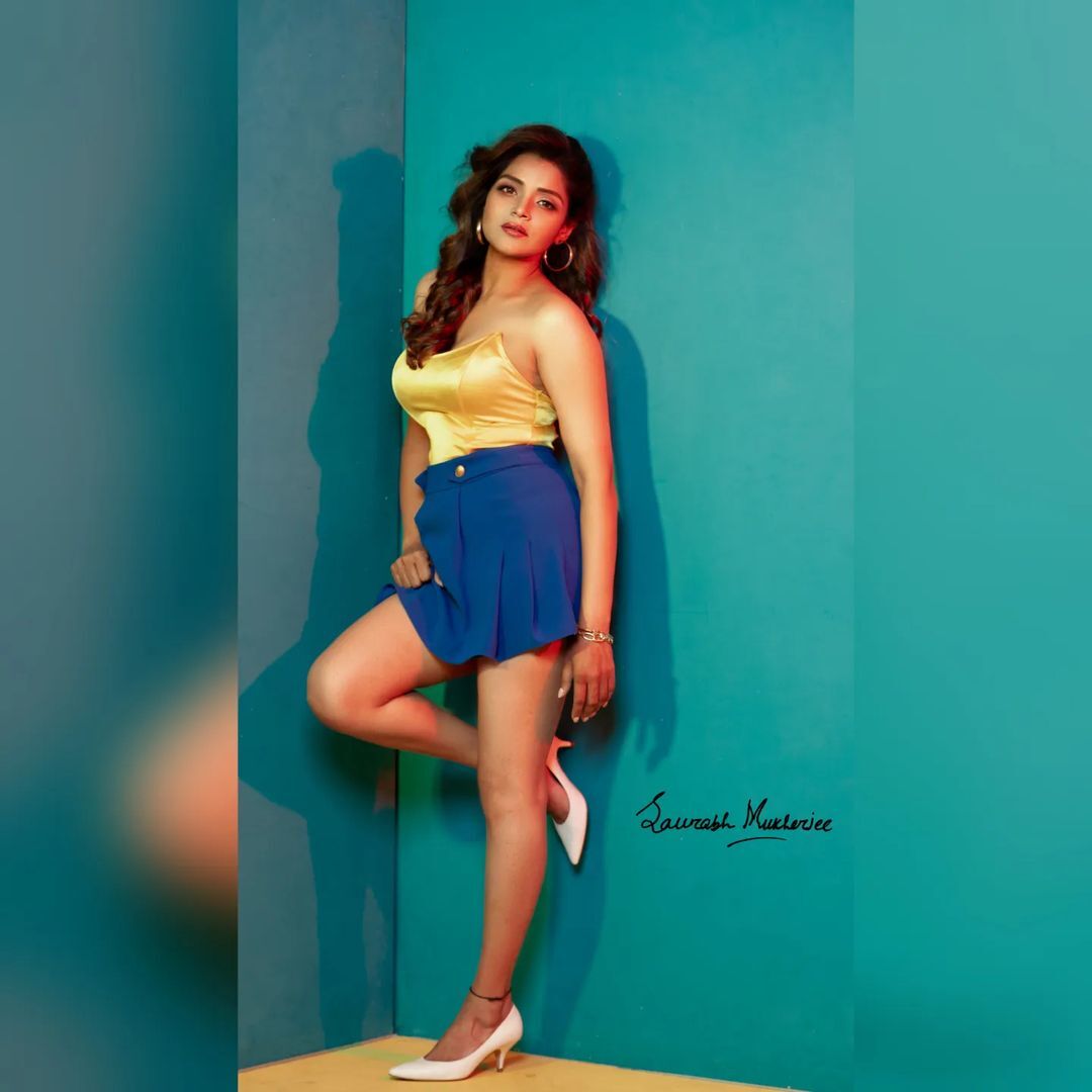 photos : பேண்ட் எங்கம்மா.. குட்டி உடையில் ஆளை மயக்கும் அருணிமா கோஷ்.. கலக்கலான சூப்பர் பிக்ஸ் ...