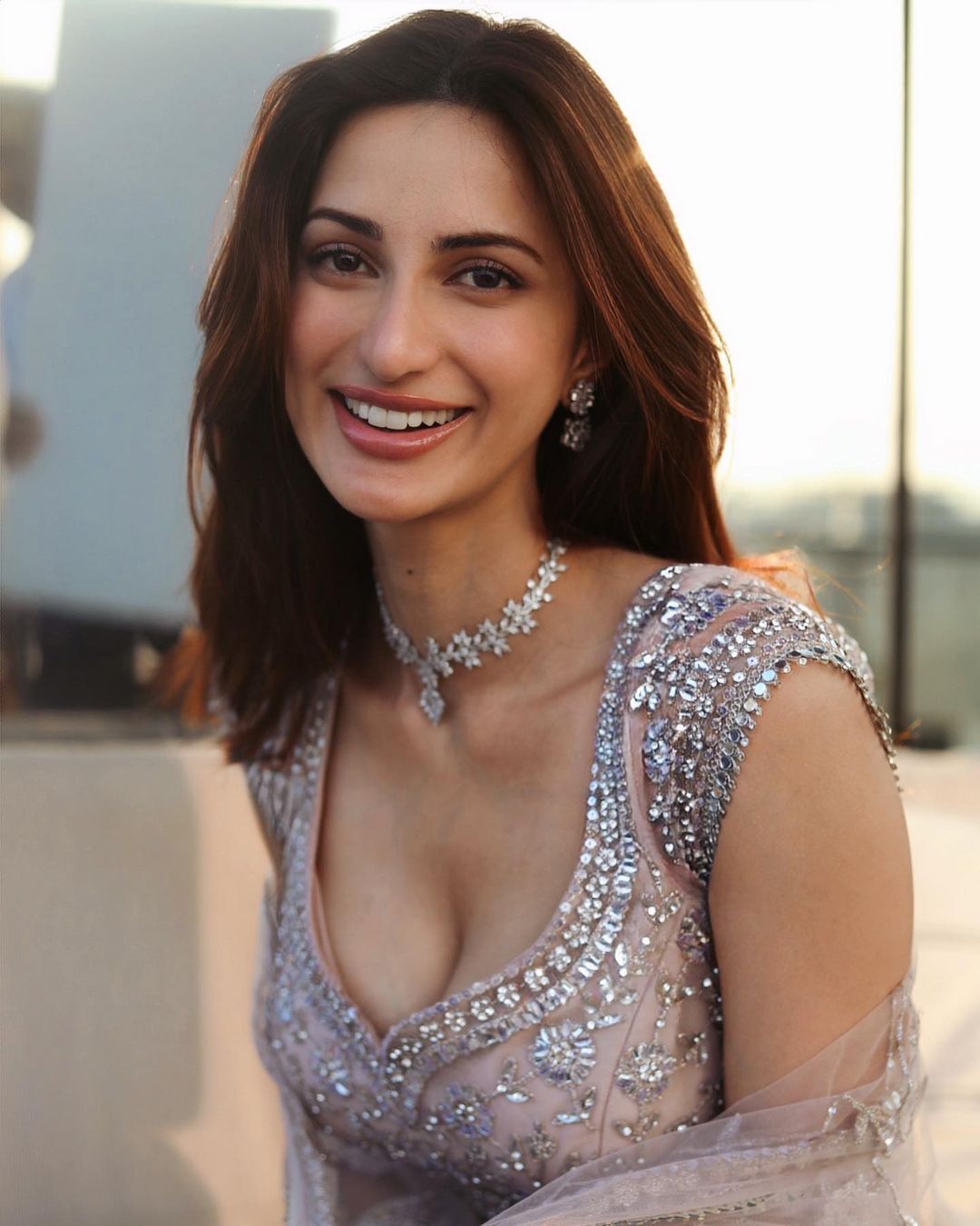 PHOTOS : மினுமினுக்கும் உடையில் ஜம்முனு போஸ் கொடுத்த திக்ஷா சிங்.. கலக்கலான நச் பிக்ஸ் இதோ ...