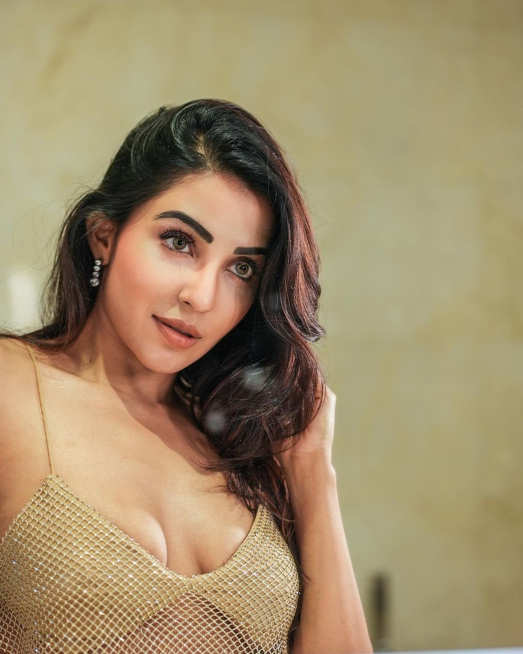 PHOTOS : வலை போன்ற உடையில் மனதை மயக்கும் பார்வதி நாயர்.. ஏங்கவைக்கும் அசத்தல் பிக்ஸ் இதோ ...