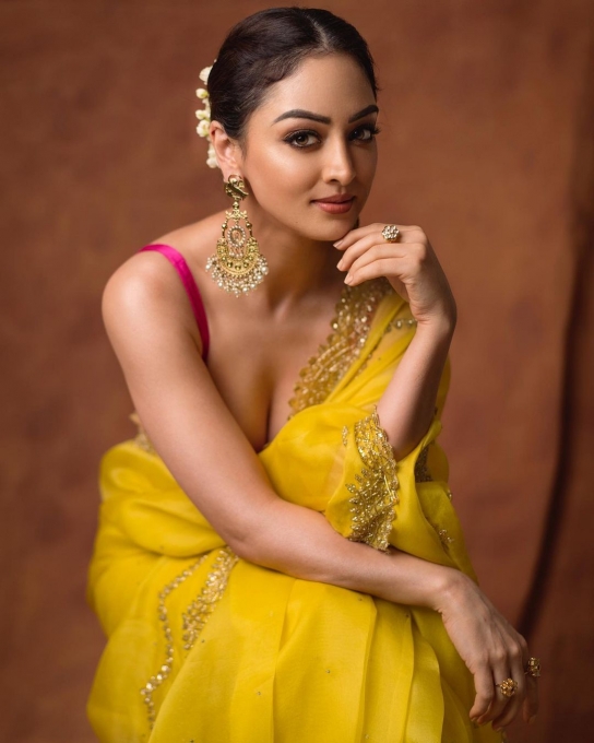 photos : மஞ்சா காட்டு மைனா!.. நடிகை சந்தீபாவின் ரீசண்ட் பிக்ஸ் இதோ! | Actress Sandeepa Dhar ...