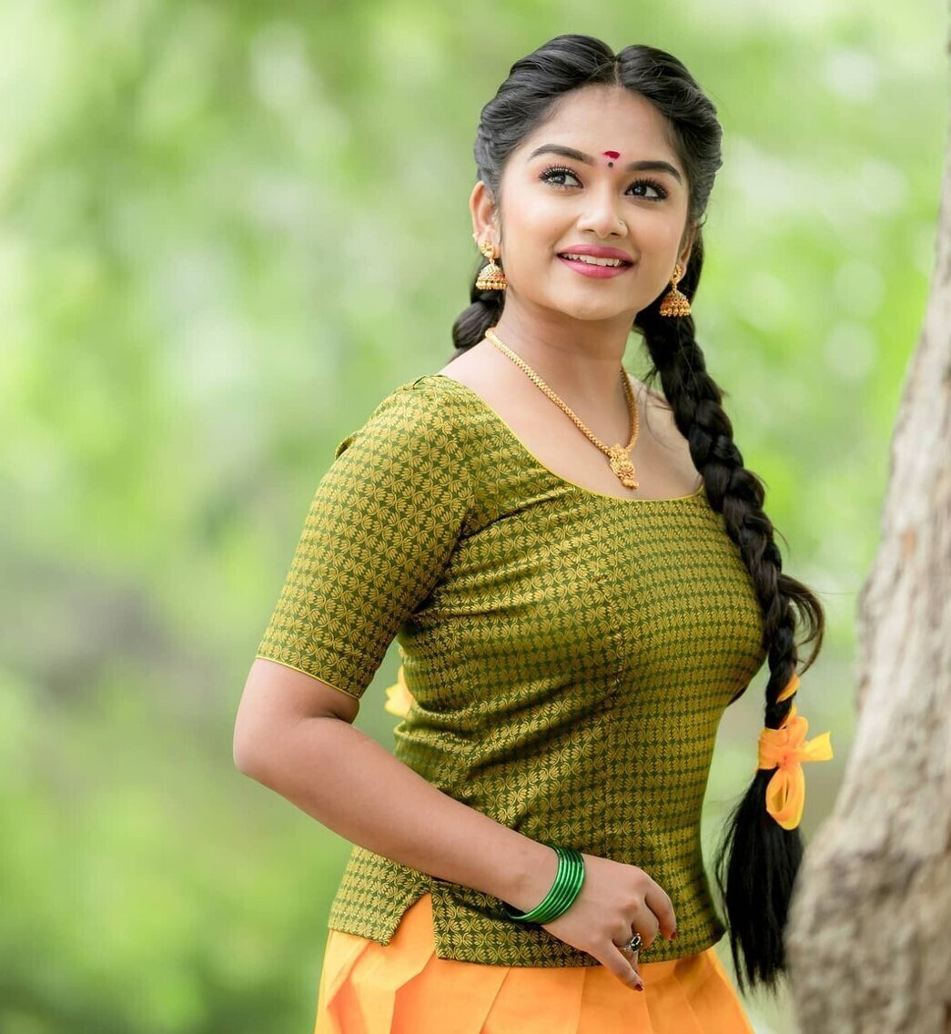 PHOTOS : "ஆள சாச்சுப்புட்டா கண்ணால"..! சைடு போஸில் மனதை சிதறடிக்கும் சீரியல் நடிகை ப்ரீத்தி ...