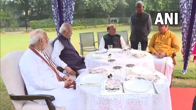 PM Modi visit veteran BJP leader LK Advani on his 95th birthday - Oneindia