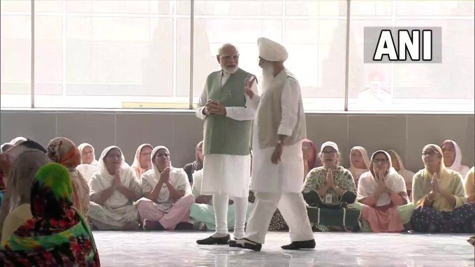 Prime Minister Narendra Modi visits Radha Soami Satsang Beas. - Oneindia