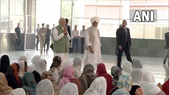 Prime Minister Narendra Modi visits Radha Soami Satsang Beas. - Oneindia