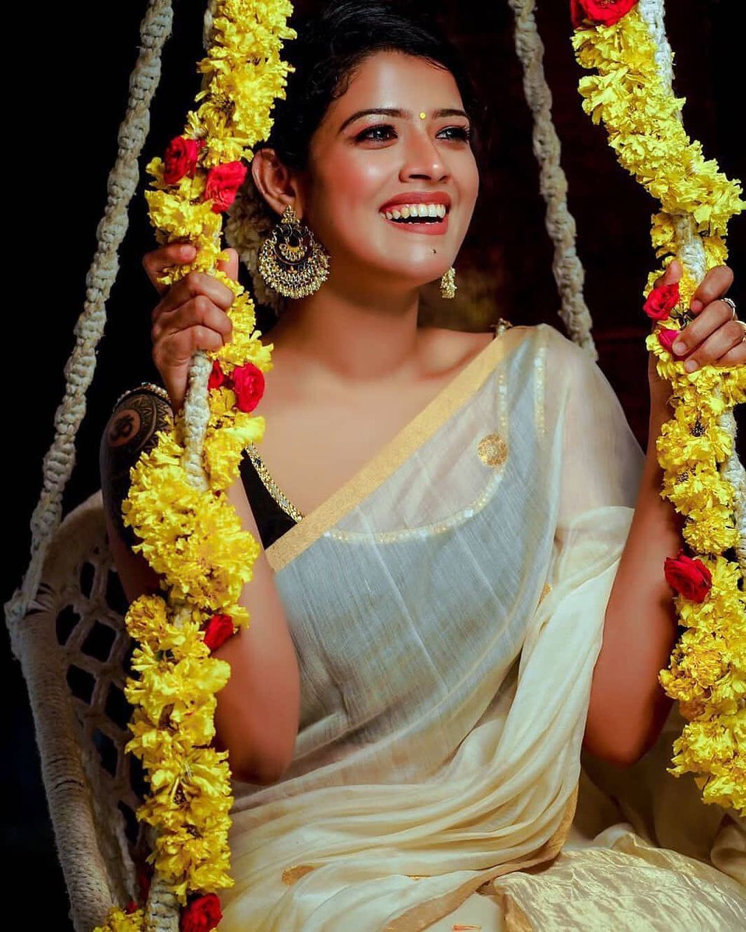 Amrutha Suresh: സൂപ്പർ സ്റ്റൈലിഷായി അമൃത... ഗോപിക്കൊപ്പം വേദിയി ...