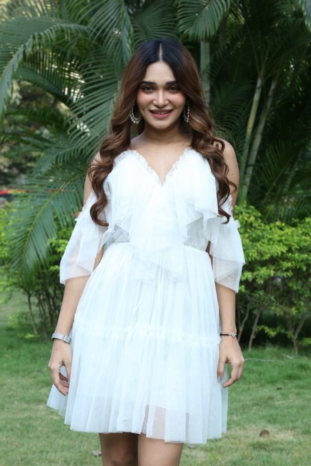 Tollywood Actress Jenifer Emmanuel Looks Stunning In This White Outfit ...