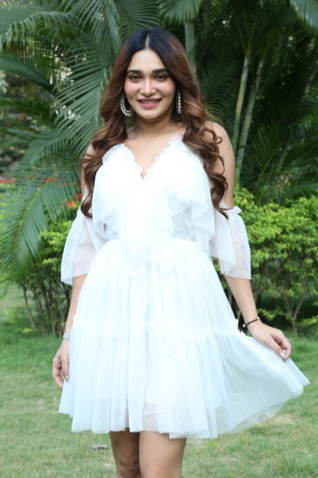Tollywood Actress Jenifer Emmanuel Looks Stunning In This White Outfit ...