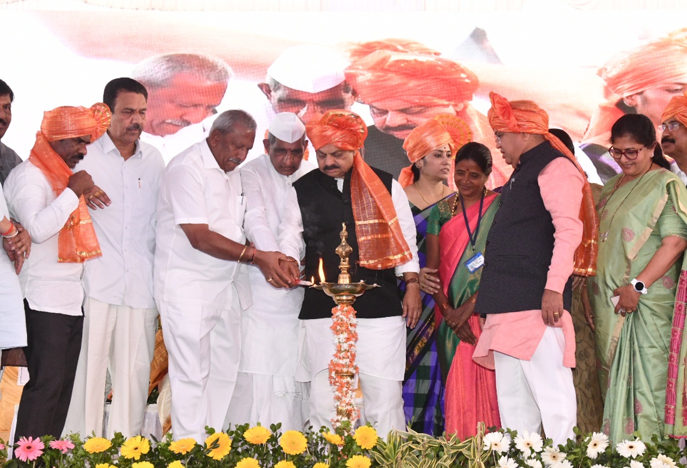 ರಾಮದುರ್ಗದಲ್ಲಿ ವಿವಿಧ ಅಭಿವೃದ್ಧಿ ಕಾಮಗಾರಿಗಳಿಗೆ ಸಿಎಂ ಬಸವರಾಜ ಬೊಮ್ಮಾಯಿ ...