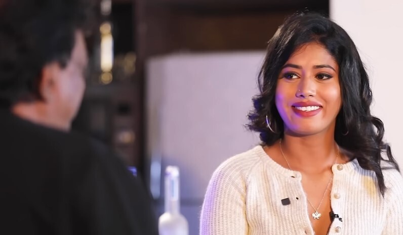 హాట్ అందాలతో ఆర్జీవీకి మత్తెక్కించిన సిరి స్టేజి..కసిగా ఉంటే ఊరుకుంటాడా ...