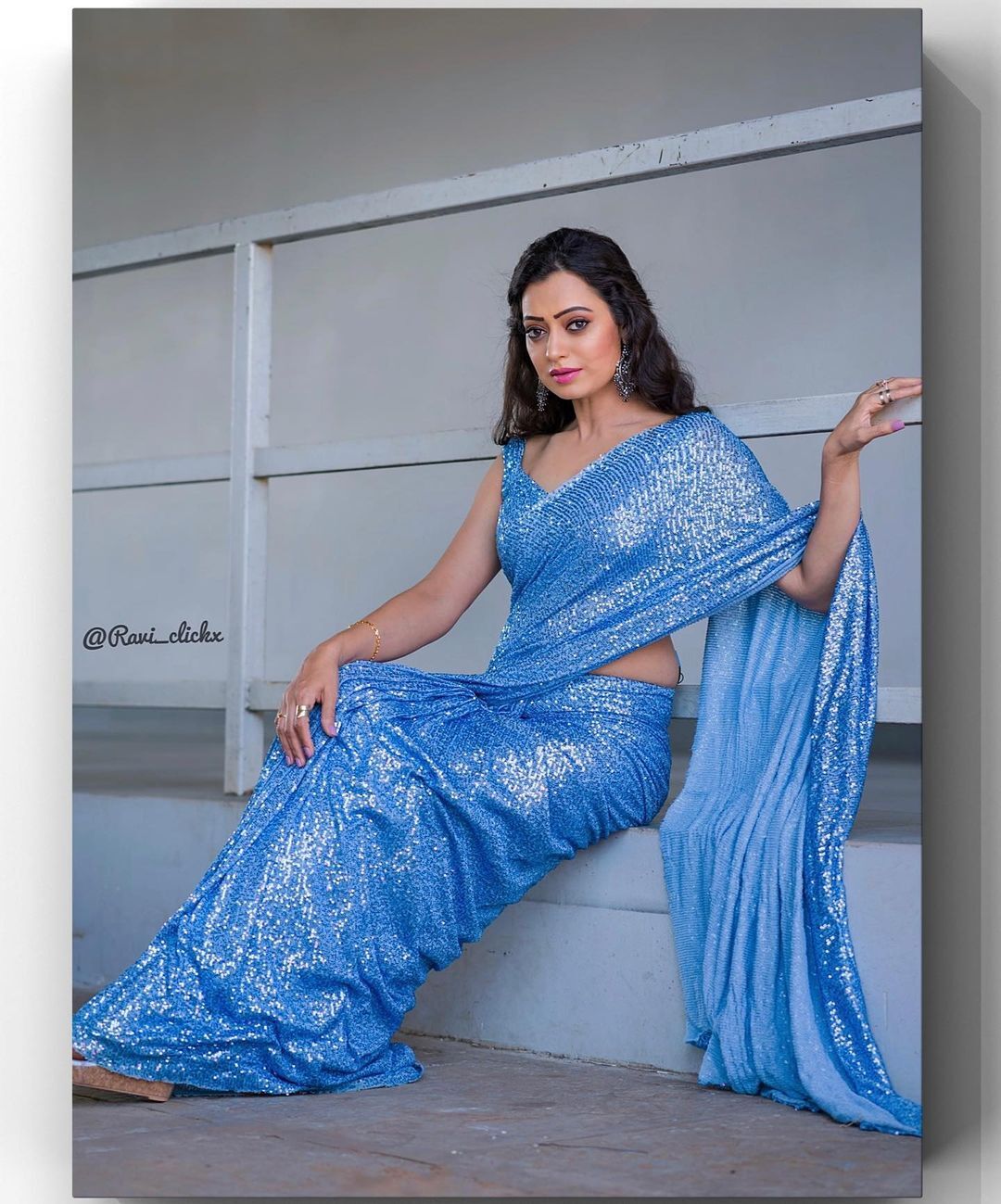 వయ్యారాలతో హీటెక్కిస్తున్న సౌమ్య రావు.. అందంతోనే చిత్తుచేస్తున్న ...