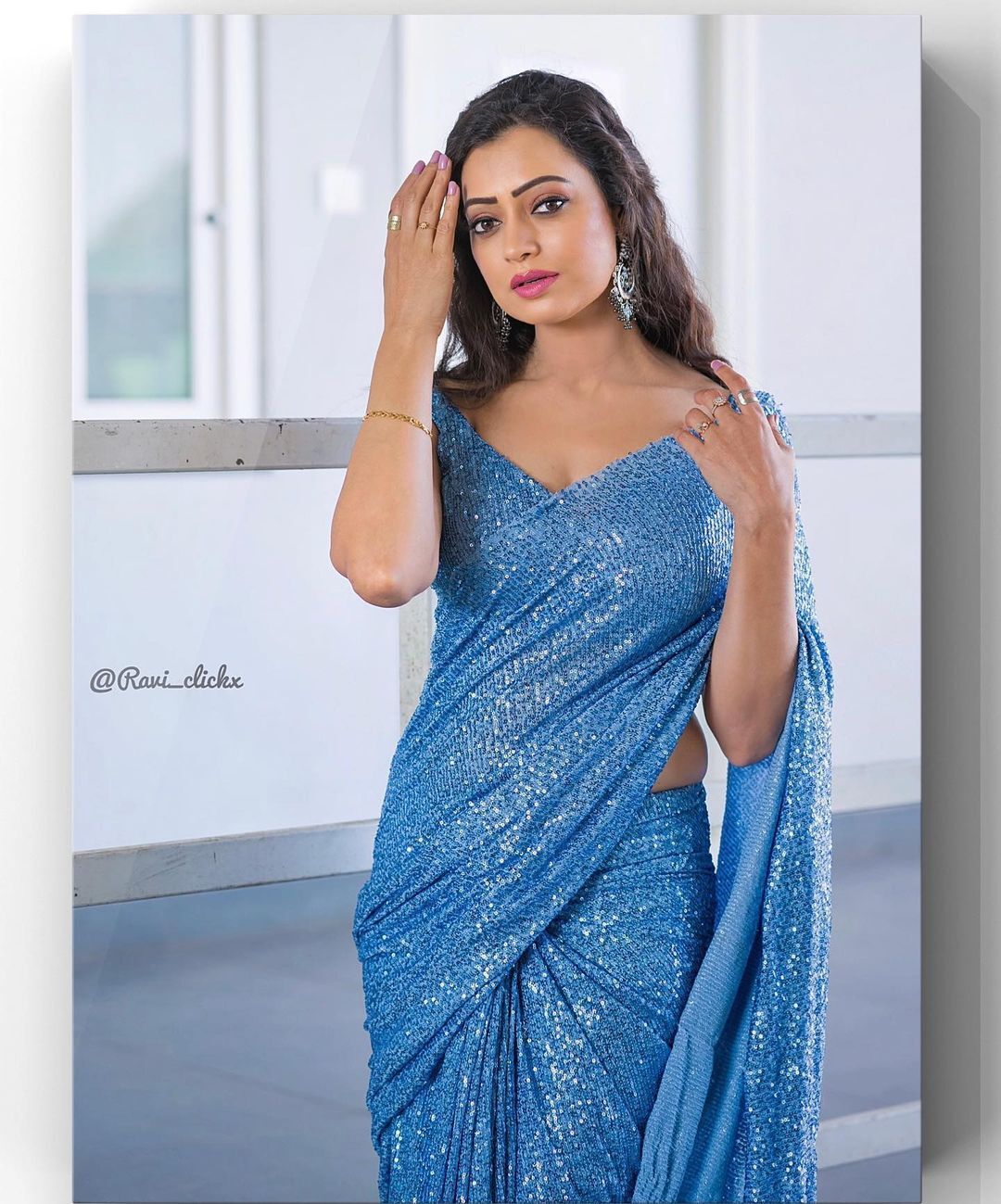 వయ్యారాలతో హీటెక్కిస్తున్న సౌమ్య రావు.. అందంతోనే చిత్తుచేస్తున్న ...