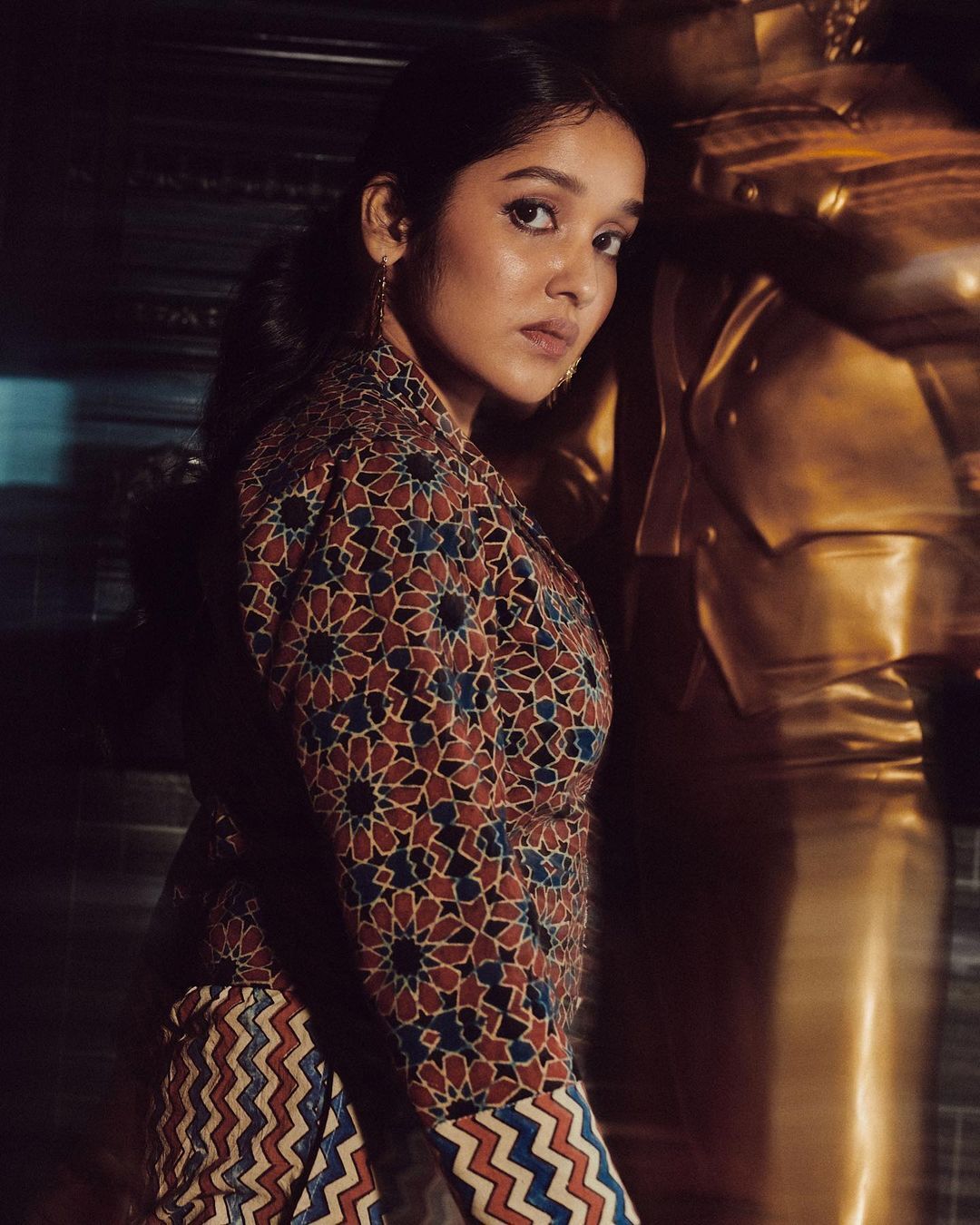 Anikha Surendran: ഗ്ലാമറസിനൊപ്പം ആറ്റിട്യൂഡും! അമ്പോ.. ഒരു രക്ഷയുമില്ല.. പ്രിന്റഡ് വസ്ത്രത്തി ...