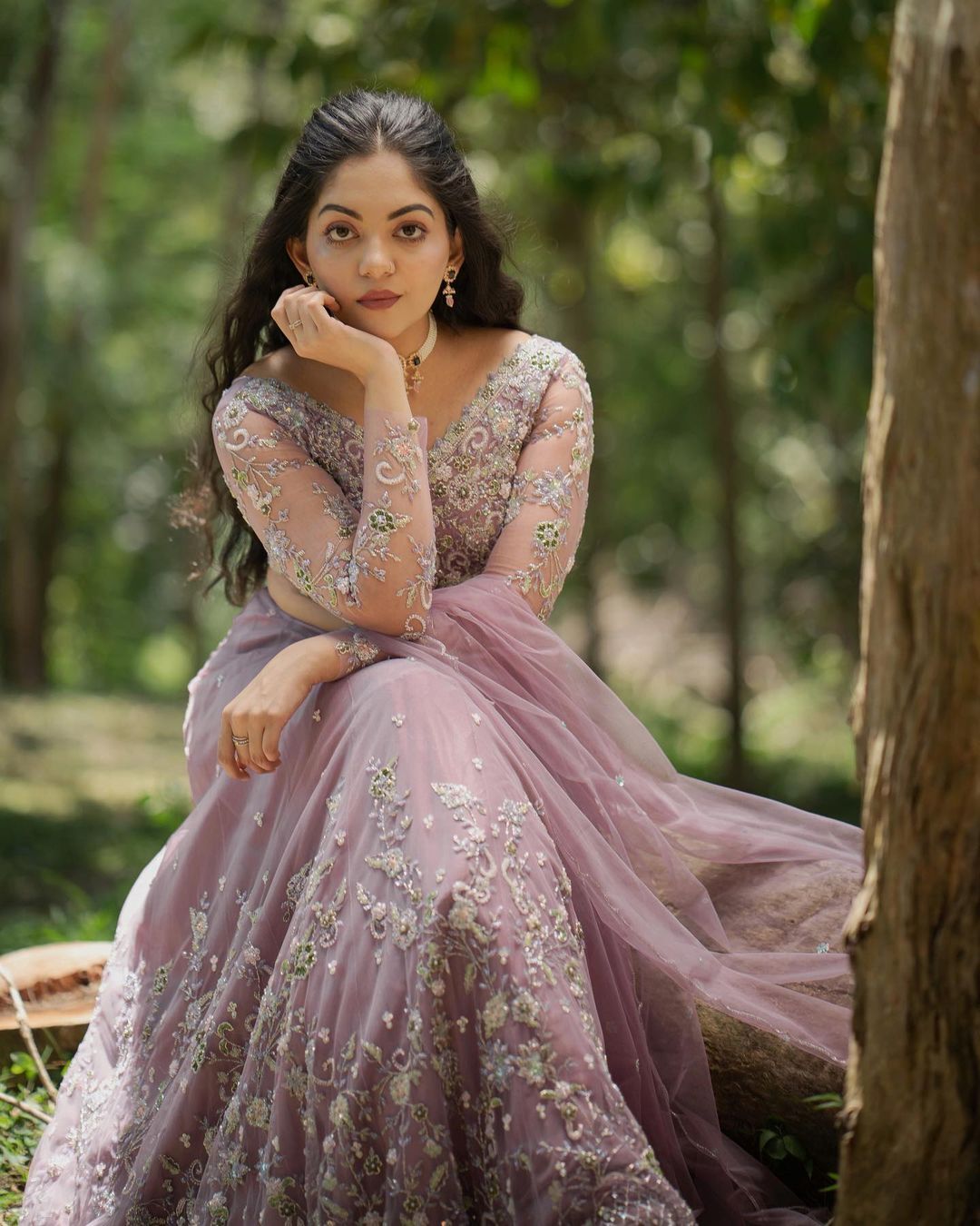 Ahaana Krishna: സാരിയിൽ സൂപ്പർ ലുക്കിൽ അഹാന കൃഷ്ണ... സോഷ്യൽ മീഡിയയി ...