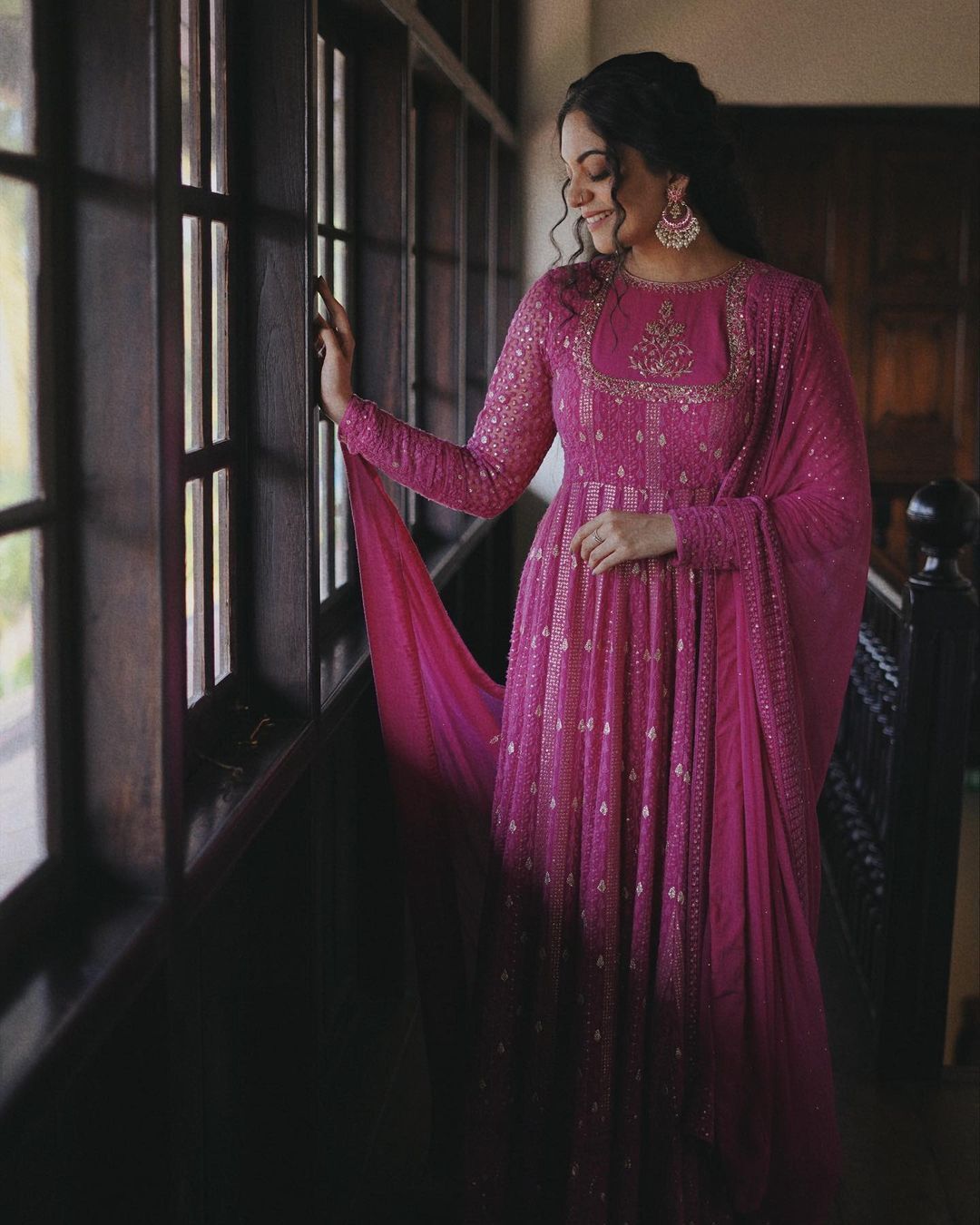 Ahaana Krishna: സാരിയിൽ സൂപ്പർ ലുക്കിൽ അഹാന കൃഷ്ണ... സോഷ്യൽ മീഡിയയി ...