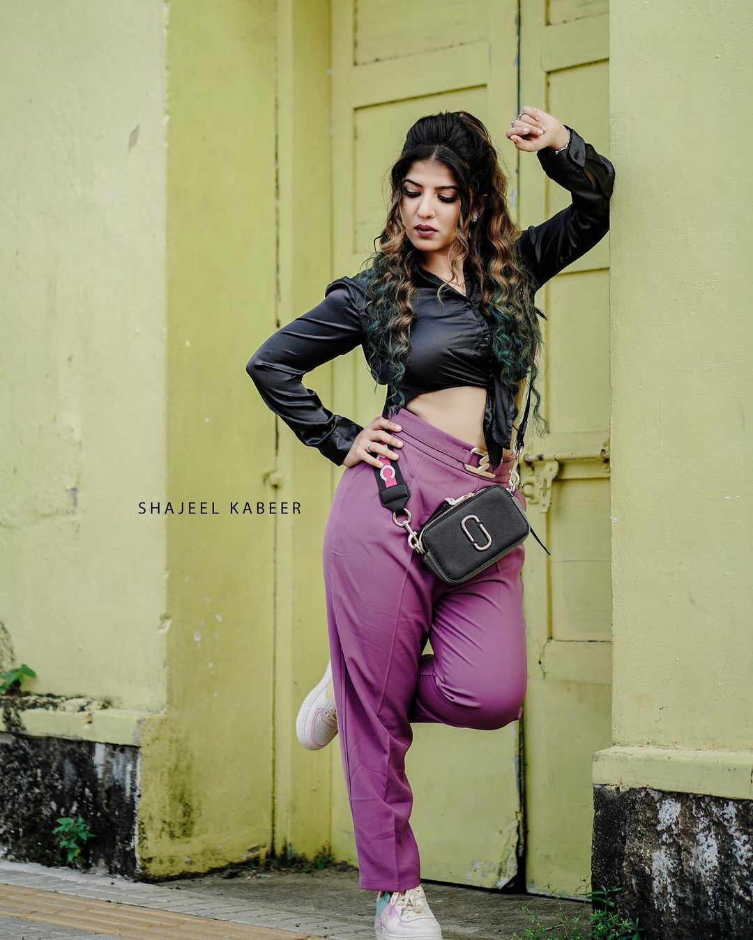 Aswathy S Nair: ഇതാണ് മല്ലു-വെസ്റ്റേൺ കോമ്പോ... ഗ്ലാമറസ് ലുക്കിൽ സോഷ്യ ...