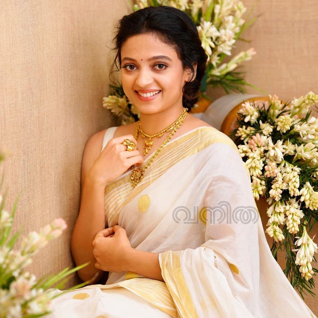 Neeta Pillai: മഞ്ഞയിൽ അതീവ സുന്ദരിയായി നീത പിള്ള... സഹോദരിയുടെ വിവാഹ ...
