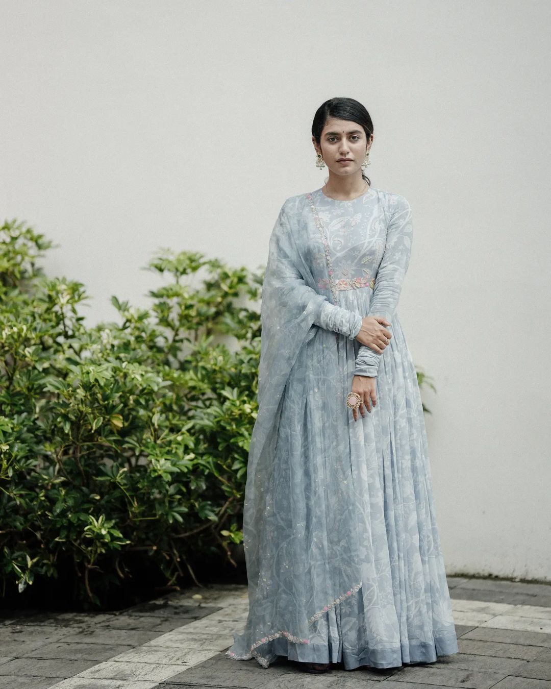 Priya Prakash Varrier: ചിത്രശലഭം പോലെ... അനാർക്കലി ചുരിദാറിൽ സിംപിളായി ...