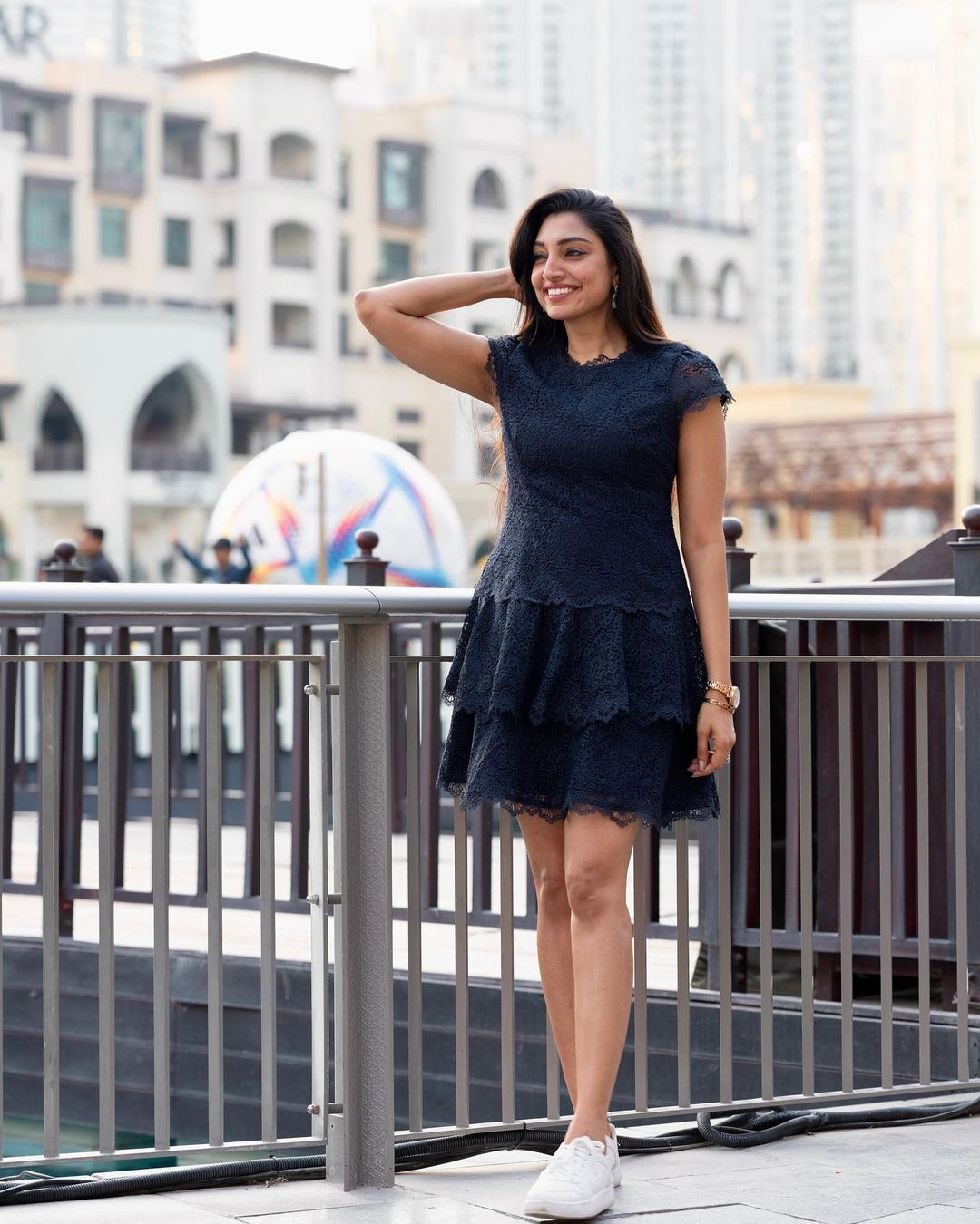 Rithu Manthra: ദുബായിൽ വെസ്റ്റേൺ ലുക്കിൽ വന്ന യുവതിയെ മനസ്സിലായോ ...