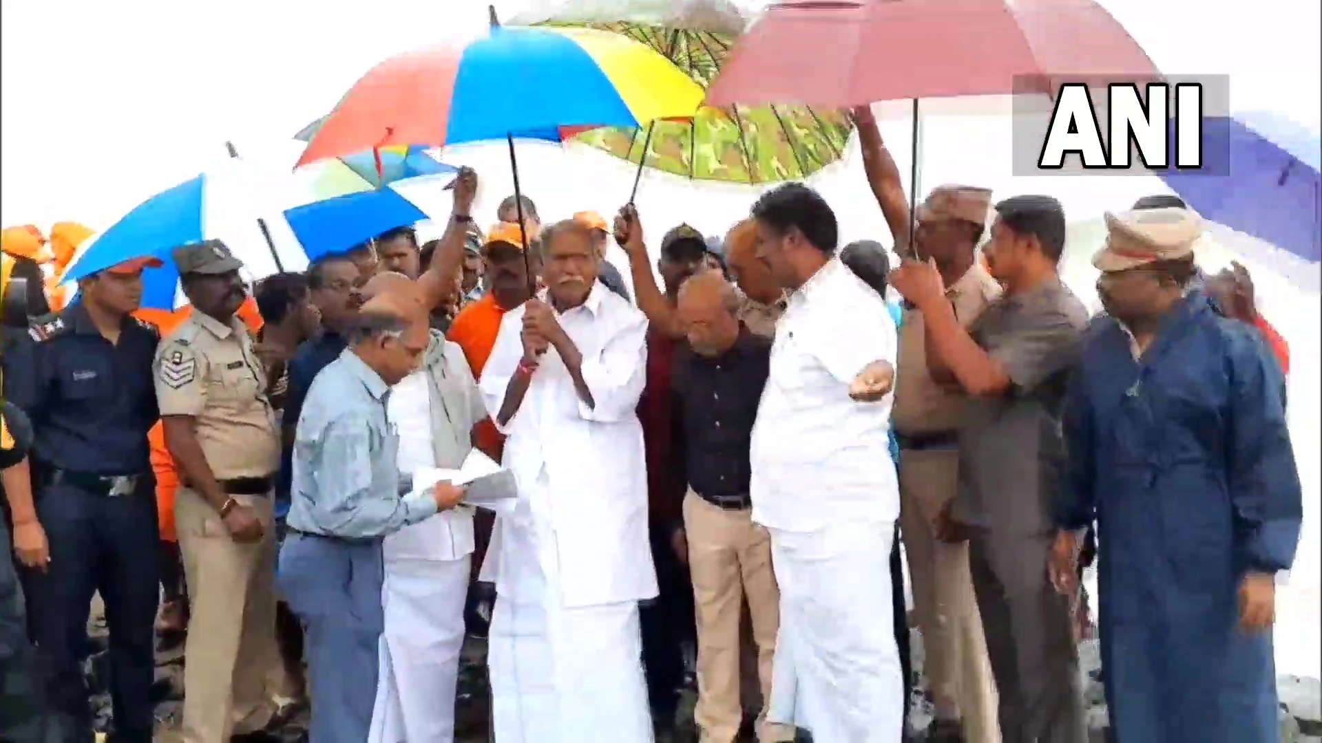 Cyclone Mandous: তীব্র হচ্ছে ঘূর্ণিঝড়ের দাপট, প্রহর গুণছেন তামিলনাড়ুর ...