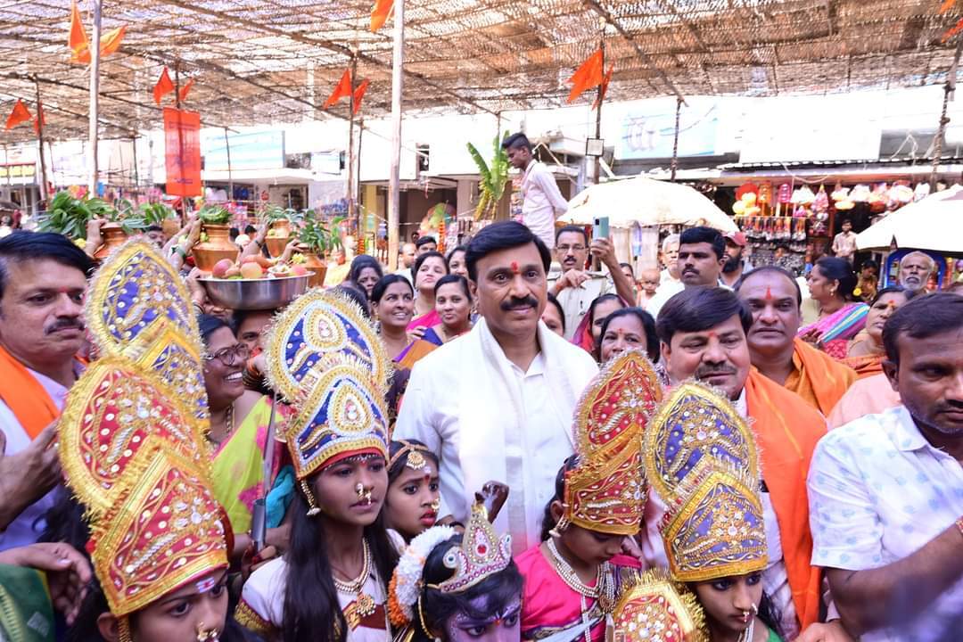 ಗಂಗಾವತಿಯಲ್ಲಿ ಸಕ್ರಿಯರಾದ ಜನಾರ್ದನ ರೆಡ್ಡಿ: ದೇವಾಲಯ, ದರ್ಗಾಕ್ಕೆ ಭೇಟಿ | Gali ...