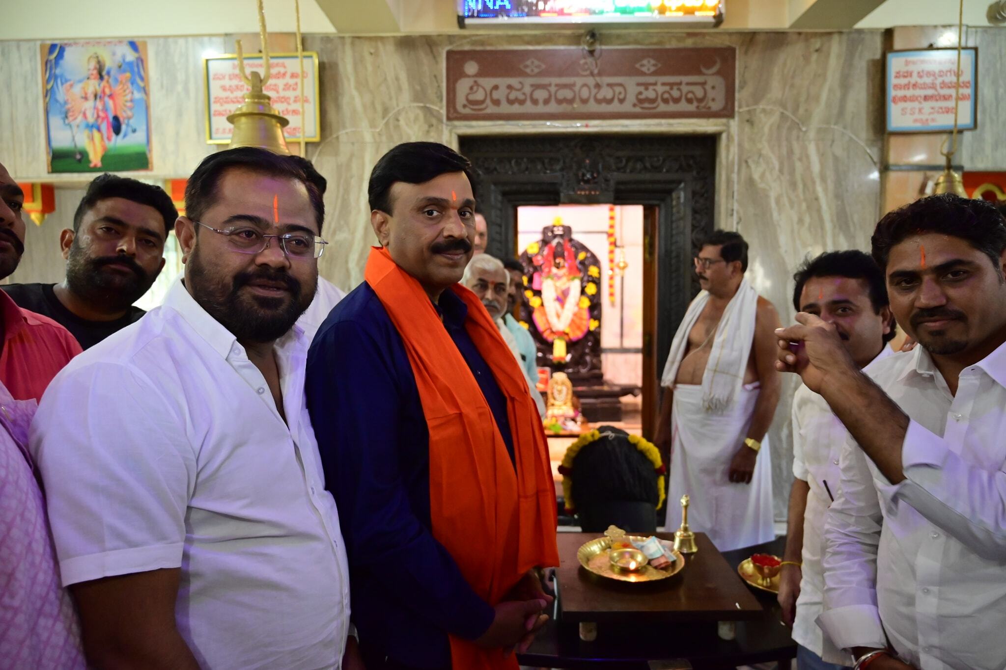 ಗಂಗಾವತಿಯಲ್ಲಿ ಸಕ್ರಿಯರಾದ ಜನಾರ್ದನ ರೆಡ್ಡಿ: ದೇವಾಲಯ, ದರ್ಗಾಕ್ಕೆ ಭೇಟಿ | Gali ...