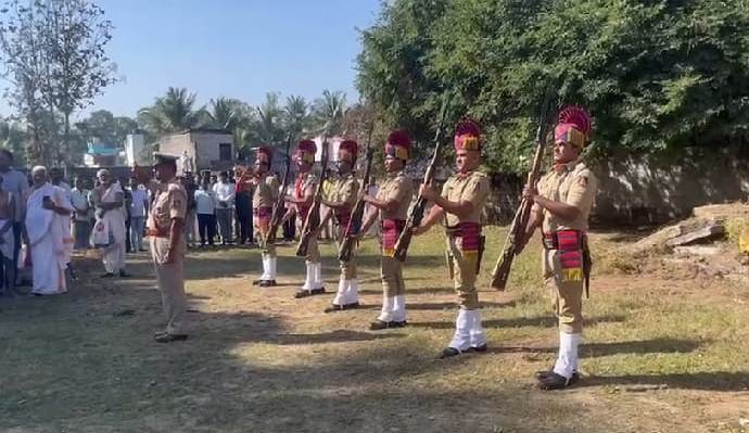 ಪೊಲೀಸ್ ಗೌರವದೊಂದಿಗೆ ಗಾಯಕ ಹೆಚ್ಆರ್ ಕೇಶವಮೂರ್ತಿ ಅಂತ್ಯಕ್ರಿಯೆ | Gamaka Singer ...