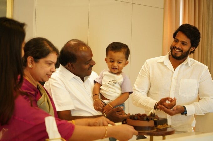 ಕುಮಾರಸ್ವಾಮಿ ಹುಟ್ಟುಹಬ್ಬ ಮೊಮ್ಮಗನಿಂದ ಸಿಹಿಮುತ್ತು | HD Kumaraswamy ...