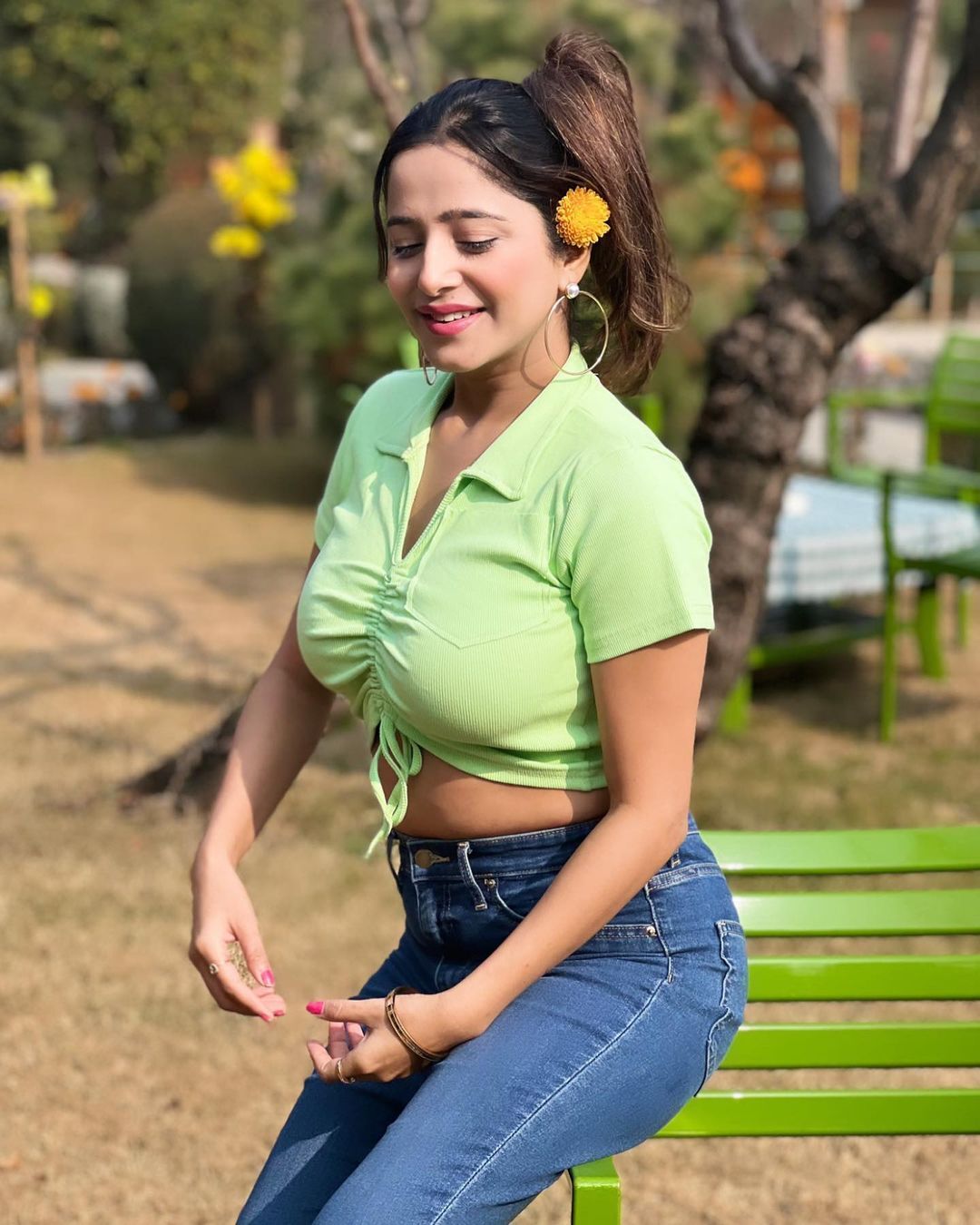 Kate Sharma Photos: एक्ट्रेस केट शर्मा ने खोला टॉप का रिबन, वायरल हुई ...