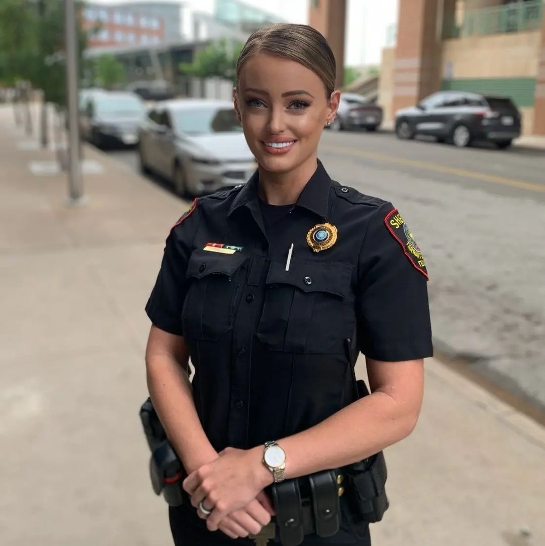 मॉडल या एक्ट्रेस नहीं, ये हैं अमेरिका की HOT पुलिसवाली, Photos देख आप ...