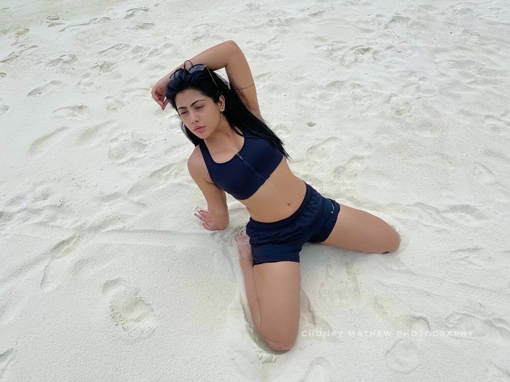 Nayana Elza: സൂപ്പർ സ്റ്റൈലിഷായി നയന... ഗ്ലാമറസ് ലുക്കിൽ സോഷ്യൽ മീഡിയയിൽ തരംഗമായി നടി, ചിത്രങ്ങ ...