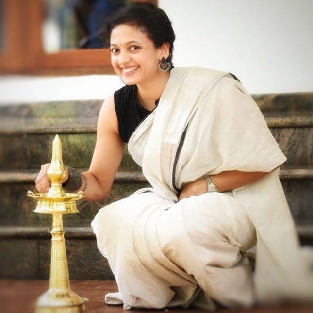 Neeta Pilla: വെസ്റ്റേൺ ലേഡിയായി നീത പിള്ള... പുത്തൻ മേക്കോവറിലൂടെ സോഷ്യ ...