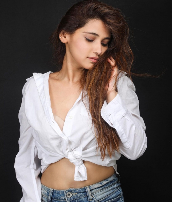 photos : சைடு போஸில் ரசிகர்களை ஈர்க்கும் பல்லவி குப்தா.. அசத்தலான லேட்டஸ்ட் பிக்ஸ் இதோ ...