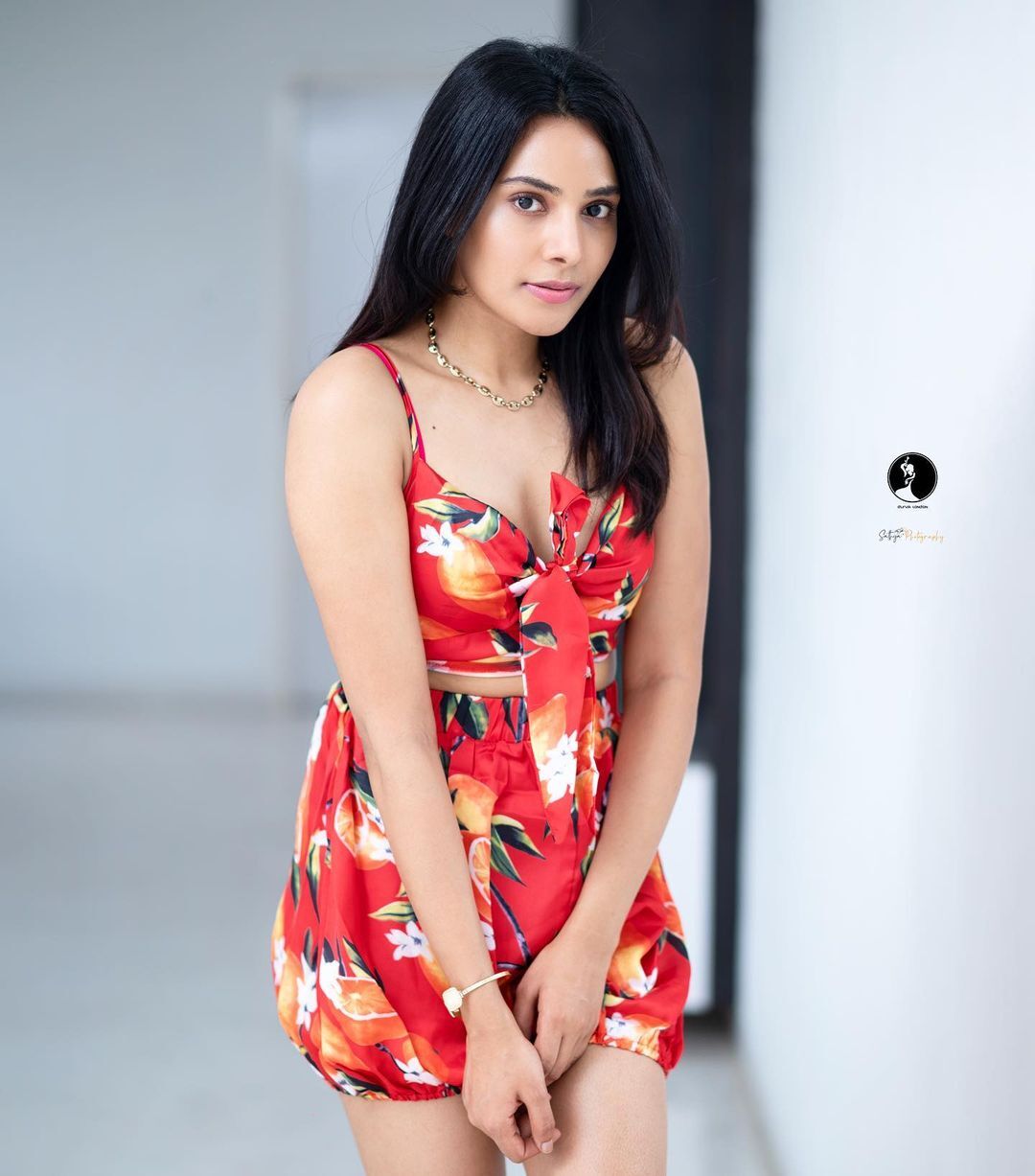 photos : மஞ்சள் புடவையில் மனதை மயக்கும் நடிகை அர்ஷிதாவின் ரீசண்ட் ...