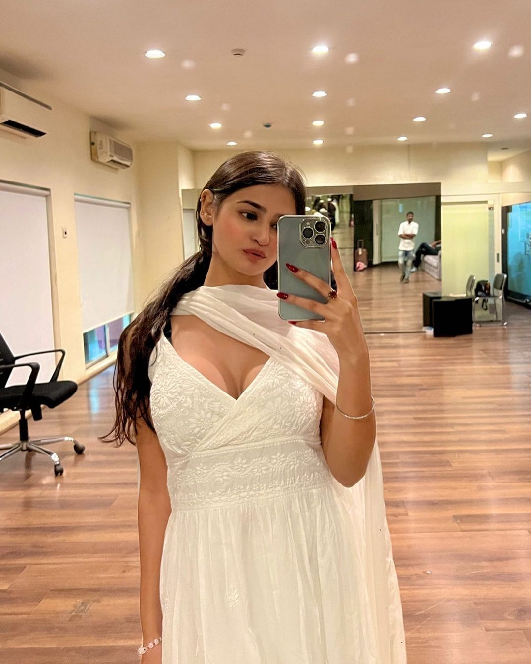 photos : ப்பா.. காந்த கண்களால் ரசிகர்களை ஈர்க்கும் ப்ரகீர்த்தி பவனி.. வசீகரிக்கும் லேட்டஸ்ட் ...