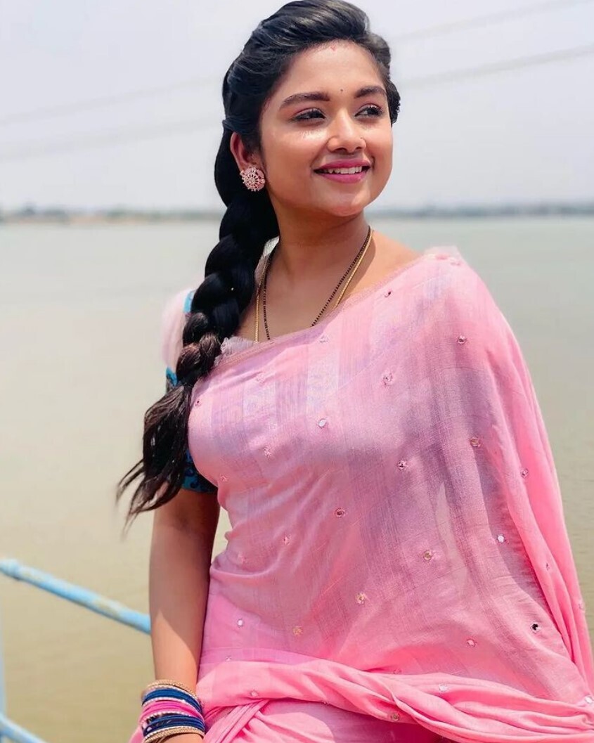 PHOTOS : சேலையில் சிலையாய் மின்னும் சீரியல் நடிகை.. ப்ரீத்தி ஷர்மாவின் அசத்தல் போட்டோஸ் ...