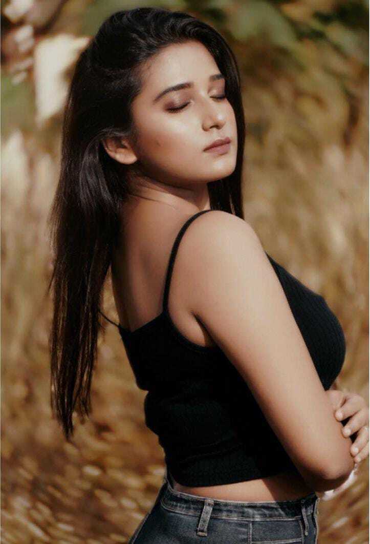 photos : அழகே பொறமைபடும் பேரழகில் ஜான்விகா கலகேரி.. வசீகரிக்கும் நச் ...