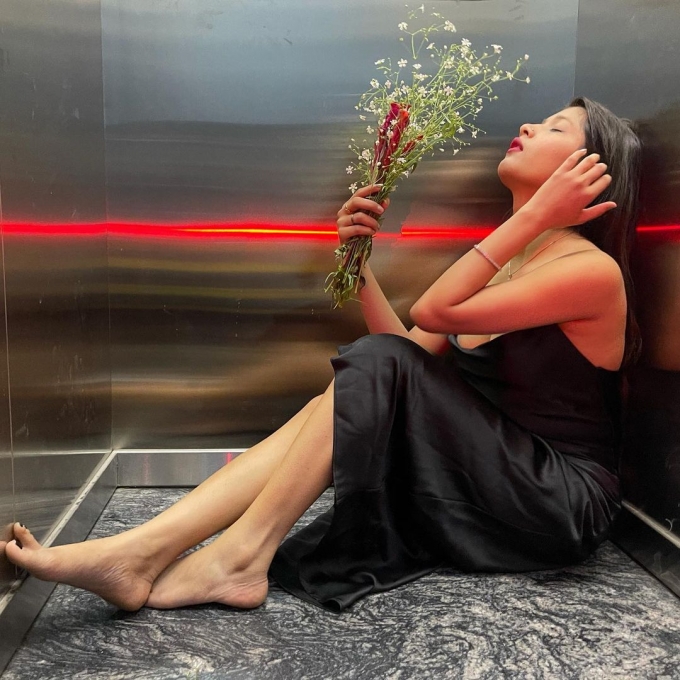 photos : அழகில் ரசிகர்களை கட்டிபோடும் சாக்ஷி ஸ்ரீவாஸ்.. ஏங்கவைக்கைம் ...