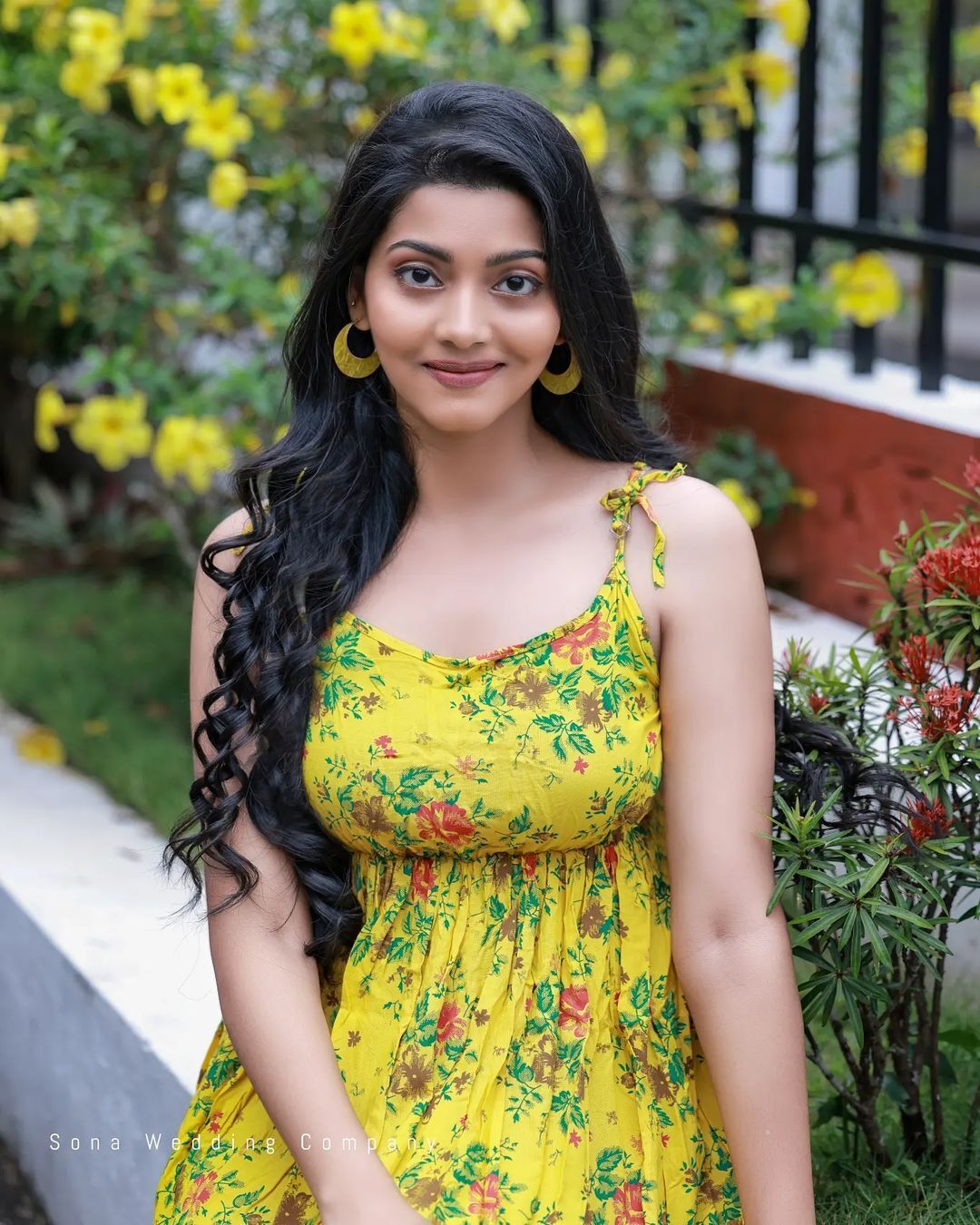 PHOTOS : பிளாக் சேலையில் அசத்தும் அழகு.. தனன்யாவின் கலக்கல் போட்டோஸ் ...
