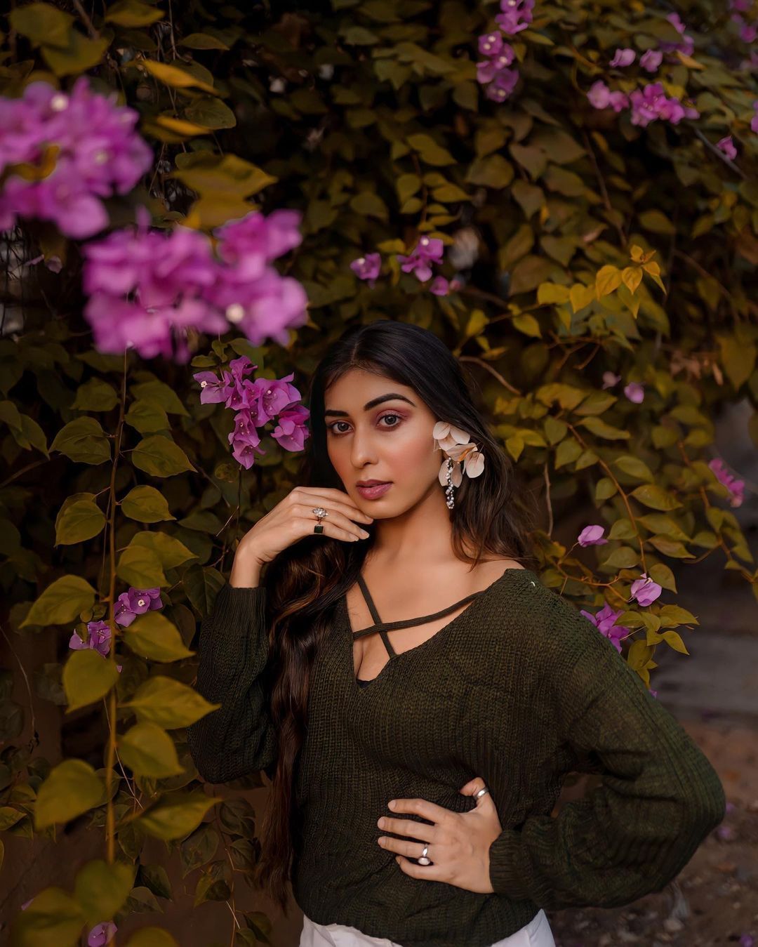 photos : நீச்சல் குளத்தில் மஜா போஸ் கொடுத்த ருமா சர்மா.. வசீகரிக்கும் ...