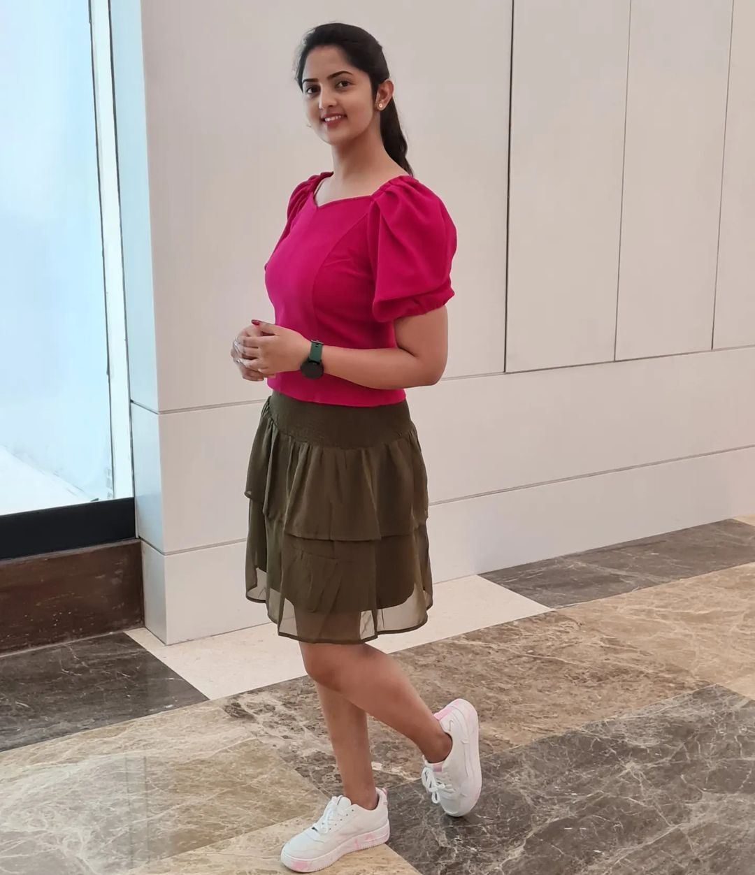 PHOTOS : சீரியல் நடிகையா இவங்க? ராதிகா ப்ரீத்தியின் ரிசன்ட் ...