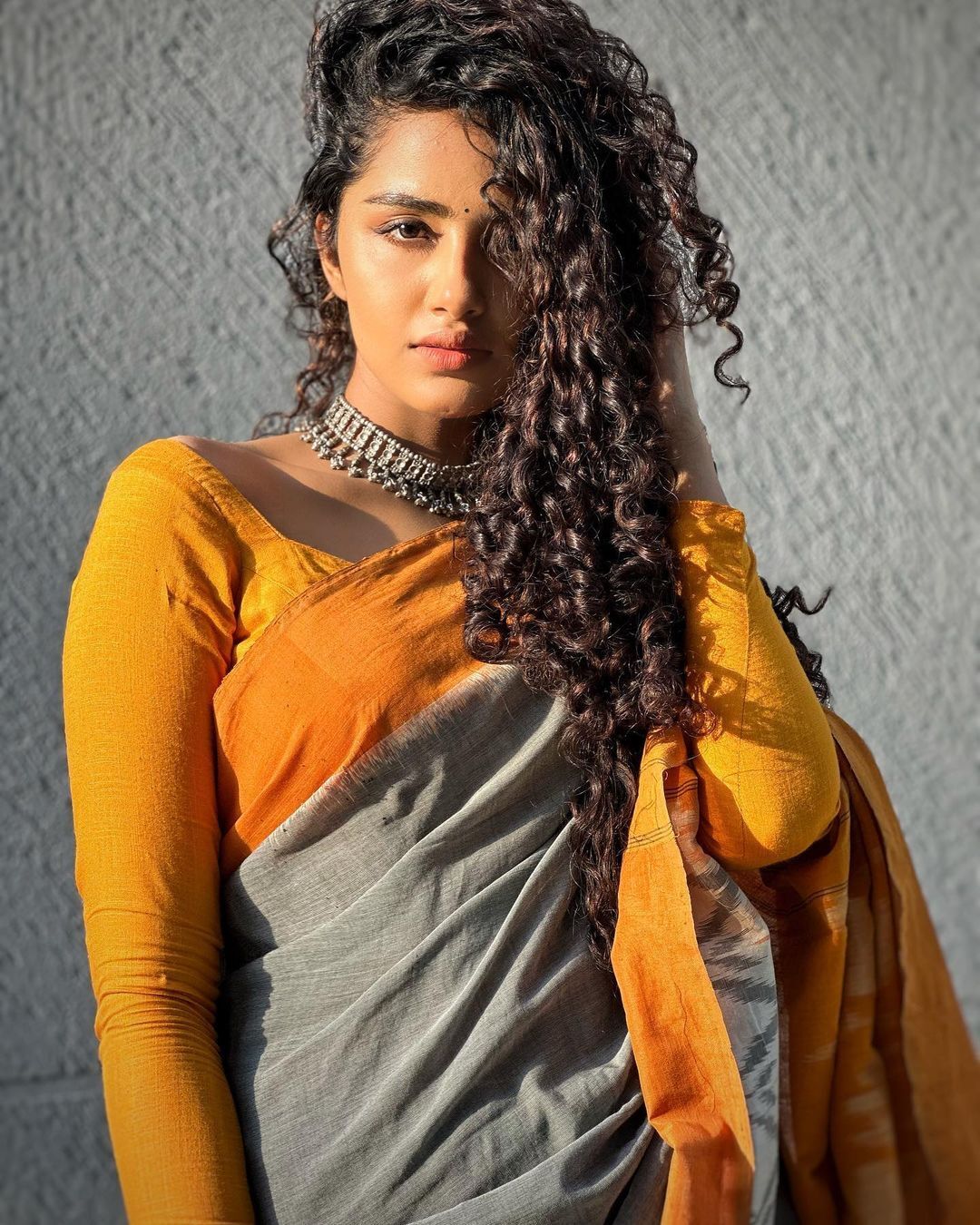 ఓర చూపులతో మనసు దోచేస్తున్న అనుపమ పరమేశ్వరన్.. | Anupama Parameswaran ...