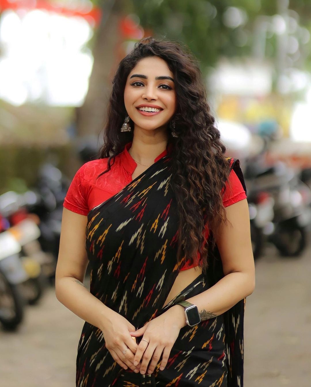 Ameya Mathew: അമേയ...തിരയുടെ എണ്ണമെടുക്കുകയാണോ; കടല്‍തീരത്തെ മനോഹര ...