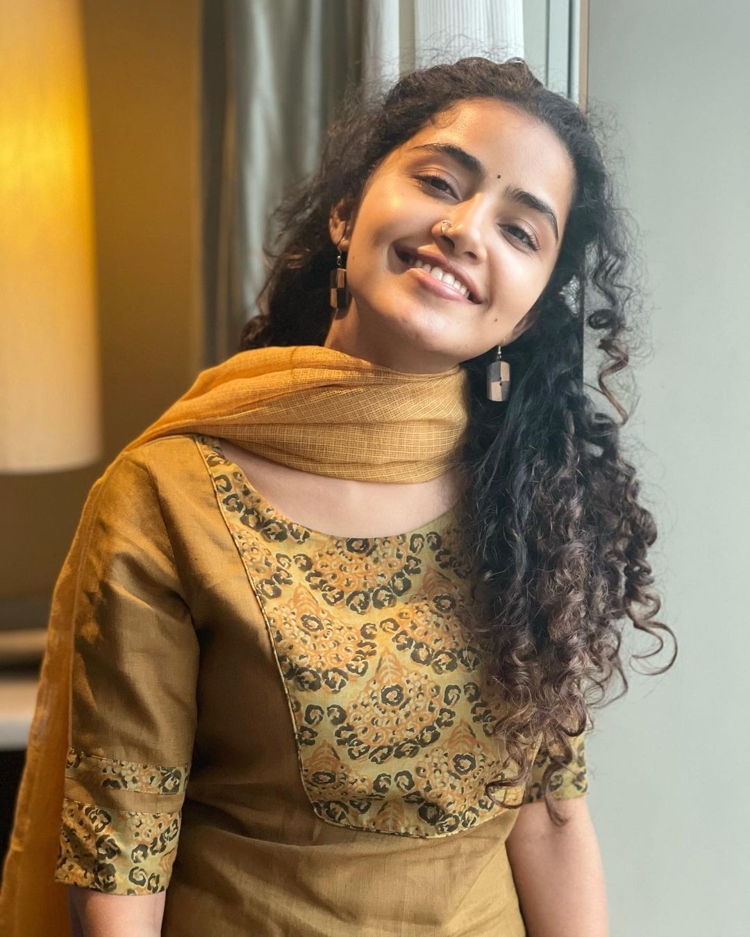 Anupama Parameswaran: ട്രെഡീഷണൽ‌ ക്വീനായി ലെഹങ്കയിൽ അനുപമ പരമേശ്വര ...