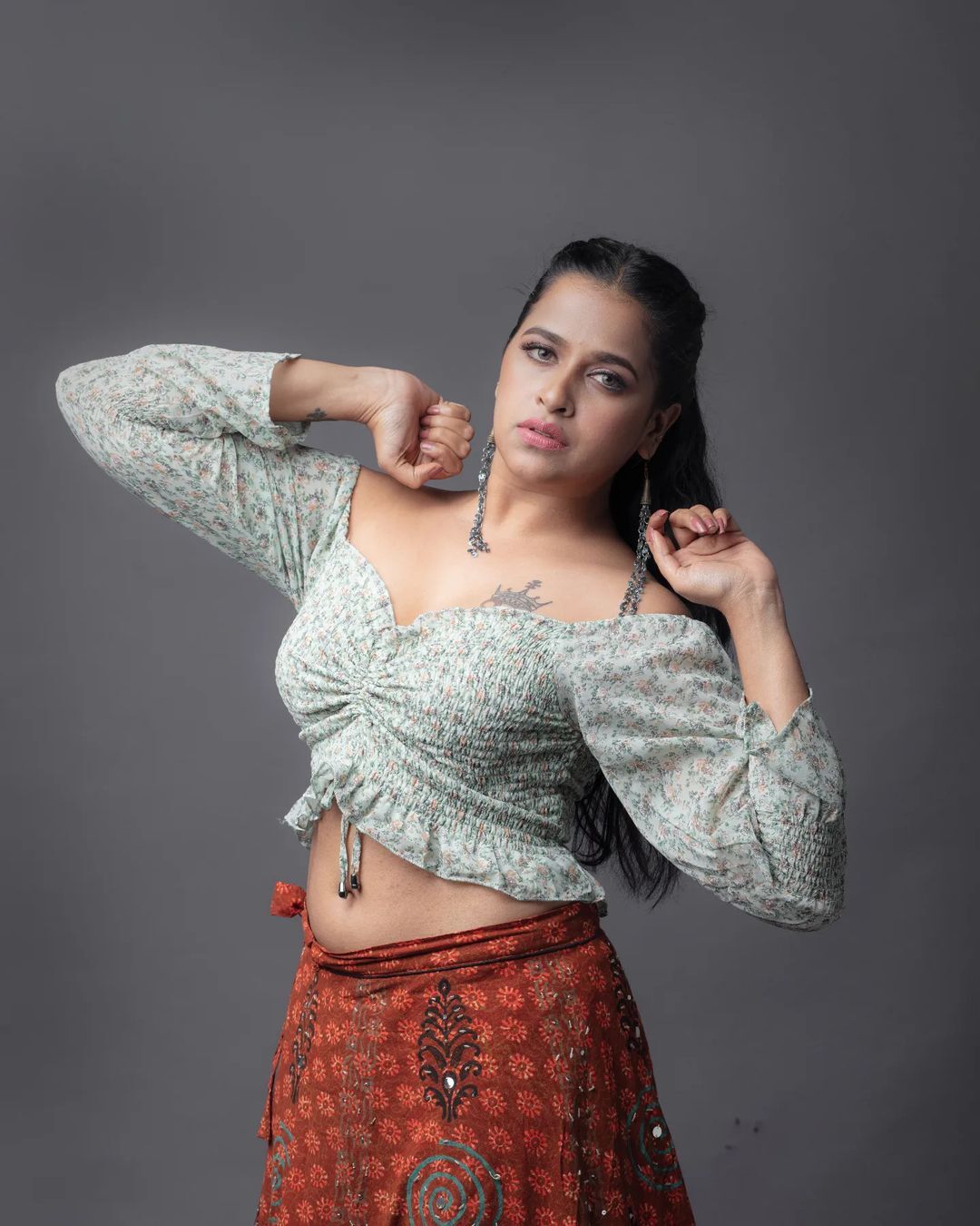 Sadhika Venugopal: സൂപ്പർ ഗ്ലാമറസ് ലുക്കിൽ സാധിക വേണുഗോപാൽ; പുതുവർഷത്തിൽ സോഷ്യൽ മീഡിയയിൽ തരംഗം ...