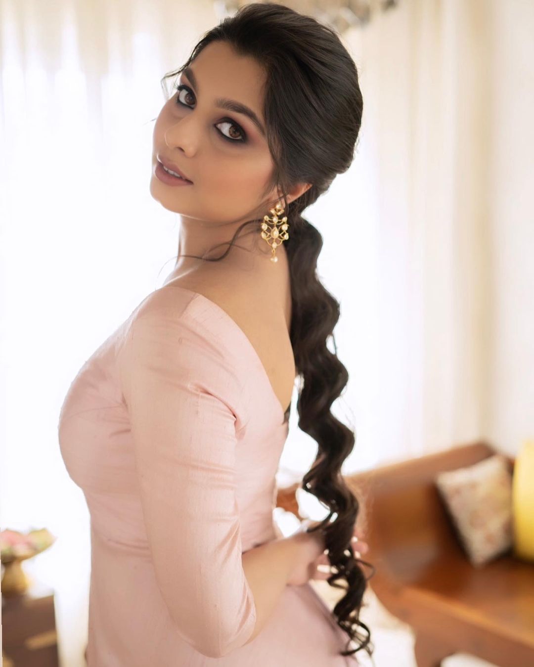 Niranjana Anoop: സൂപ്പർ ലുക്കിൽ നിരഞ്ജന അനൂപ്... നടിയുടെ പുത്തൻ ലുക്കിൽ നിന്നും ...