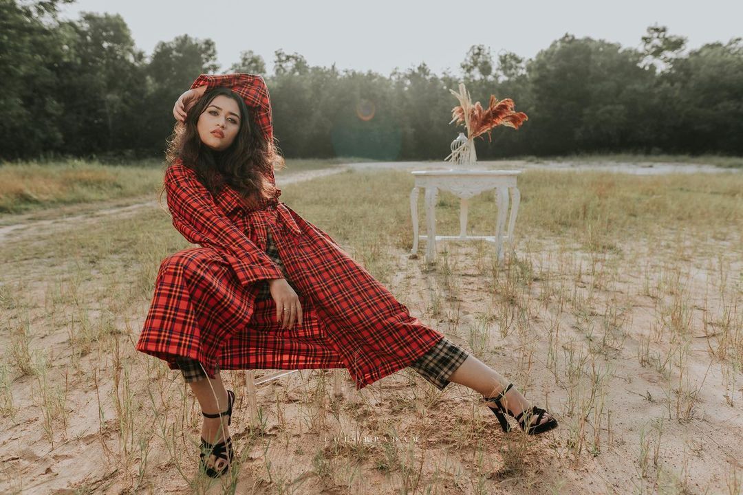 Parvathy R Krishna: ആ പുഞ്ചിരിയാണ് അഴക്... മഞ്ഞിൽ കുളിച്ച് പാർവതി ...