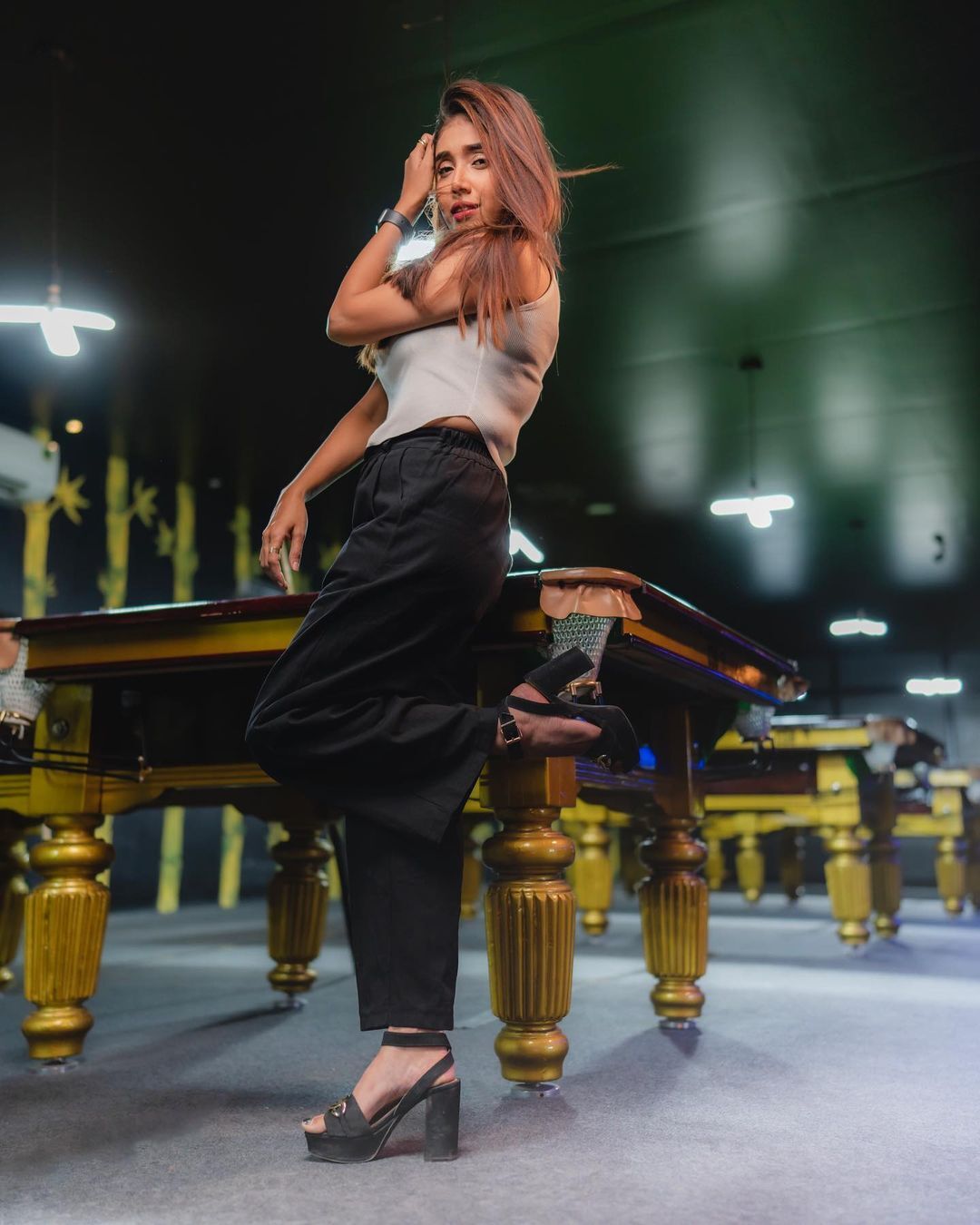 Alasandra Johnson: സൂപ്പർ ഗ്ലാമറസ് ലുക്കിൽ അലസാന്ദ്ര ജോൺസൺ... സാരിയി ...