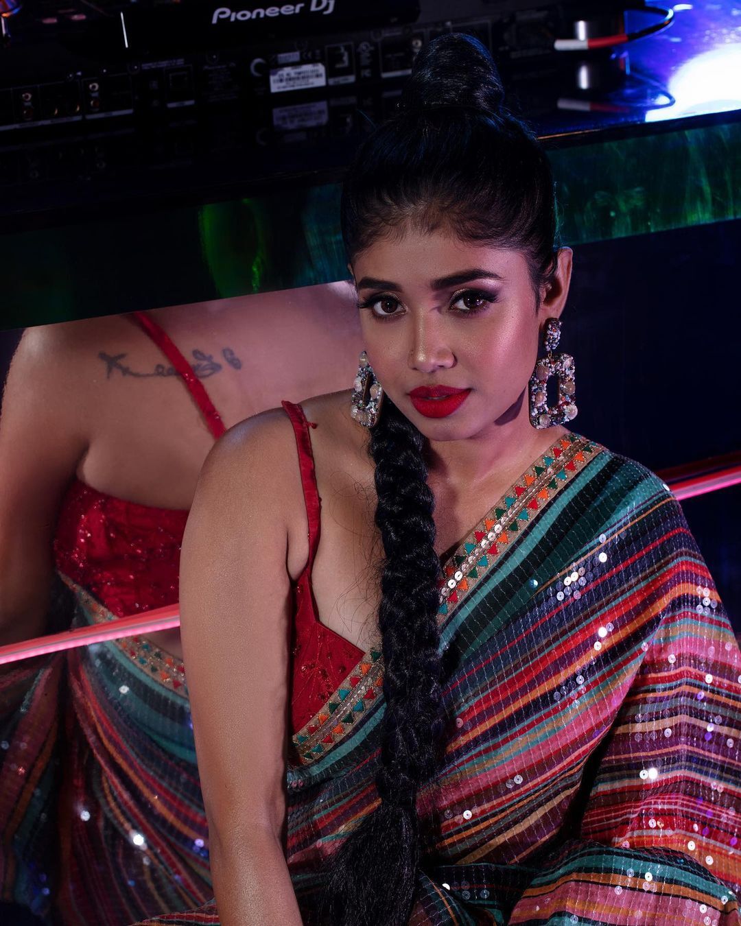 Alasandra Johnson: സൂപ്പർ ഗ്ലാമറസ് ലുക്കിൽ അലസാന്ദ്ര ജോൺസൺ... സാരിയിൽ പാർട്ടി ലുക്കിൽ ബിഗ് ബോസ് ...