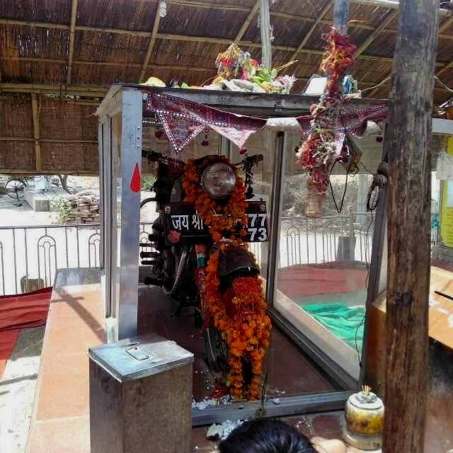 Om Banna Bullet : राजस्‍थान के गांव चोटिला में क्‍यों होती है ओम बन्‍ना ...