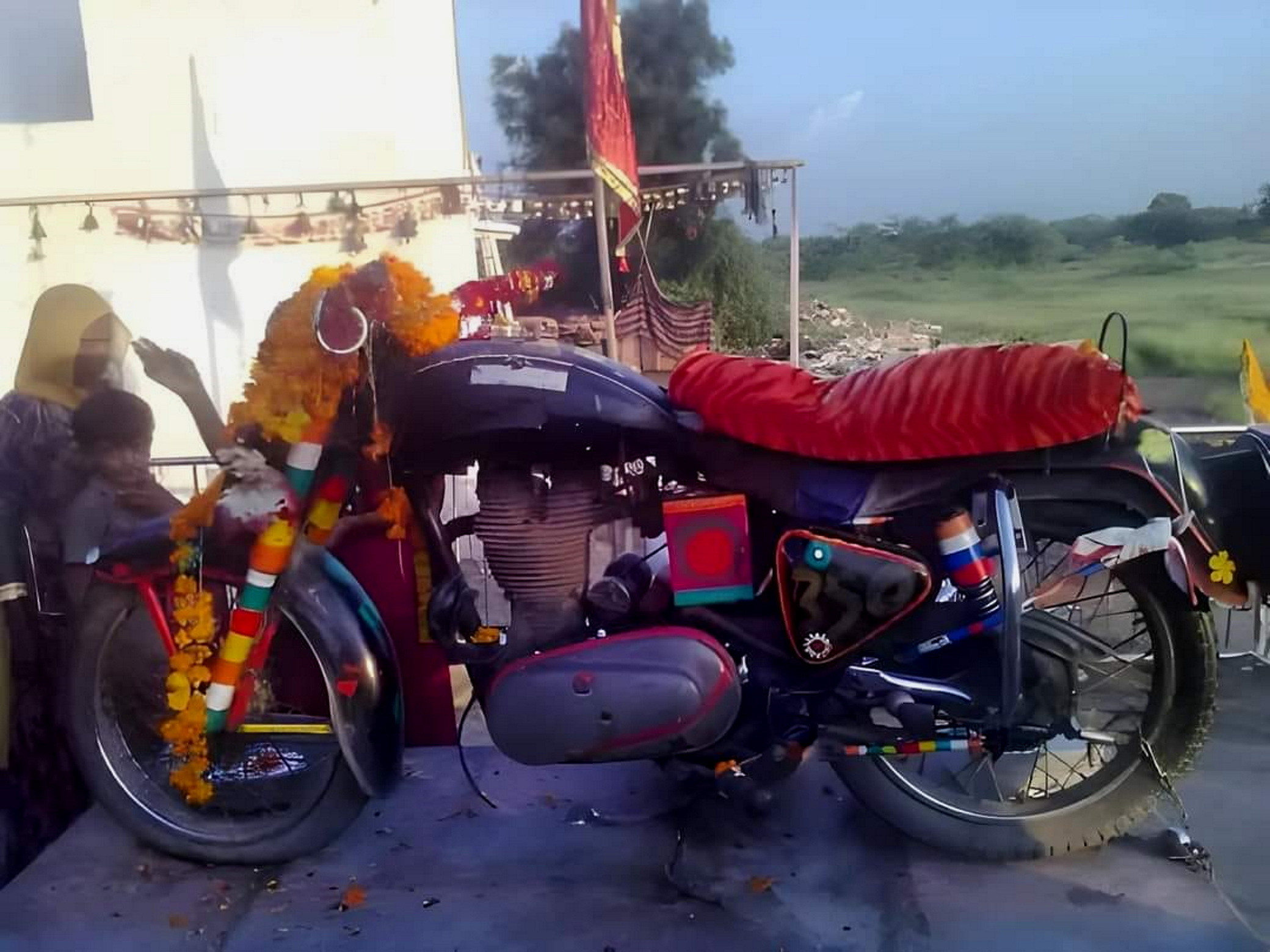 Om Banna Bullet : राजस्‍थान के गांव चोटिला में क्‍यों होती है ओम बन्‍ना ...